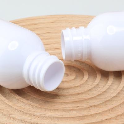 Cina Bottiglie di imballaggio in plastica da 50 ml a 60 ml con flacone cosmetico a chiusura a tappo flessibile in vendita