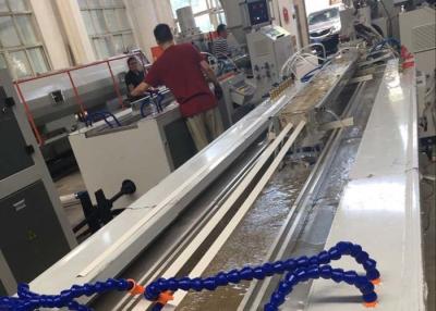 China Pvc-Profiel die Machine/pvc-de Lijn van de Profieluitdrijving met Tweelingschroefextruder maken Te koop