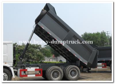 Cina autocarro con cassone ribaltabile ventrale di Howo 6x4 dell'ancoraggio dell'ascensore e HW76 della carrozza del camion di scaricatore 371hp uno in vendita