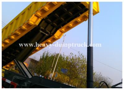 Cina 4 rimorchio resistente del camion dei semi dello scarico degli assi 100ton con il sistema di sollevamento del cilindro idraulico in vendita