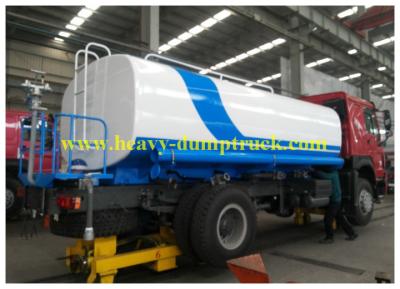 Cina 6x4 che guida lo spruzzatore del serbatoio di acqua di howo/che spruzza camion 30000L per colore di giallo del mercato dell'Africa in vendita
