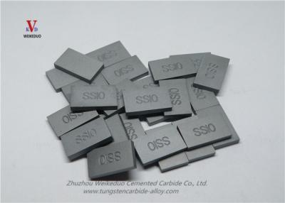 China Las extremidades grises del escribano del carburo de tungsteno, torno del carburo insertan resistencia de oxidación en venta