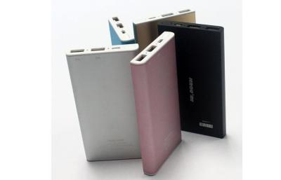 中国 リチウム ポリマー電池が付いている細く外的なポータブル USB 力銀行 10000mah 販売のため