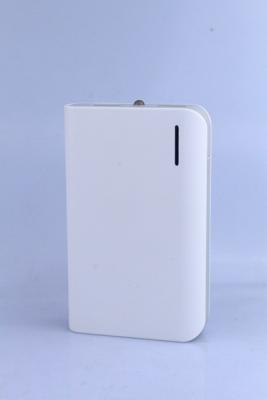 Cina La Banca bianca di alimentazione di emergenza 5200mah con la torcia elettrica del LED, 5h - tempo di carico 6h in vendita