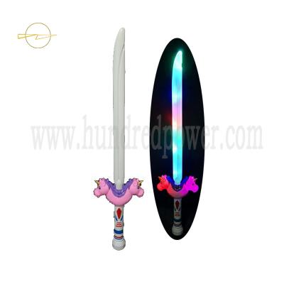 China As espadas plásticas comerciais do brinquedo para crianças/iluminam acima o unicórnio do dobro da espada do brinquedo à venda