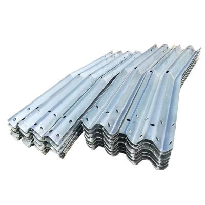 China Veiligheid op de weg Hot Dip gegalvaniseerd beveiligingsrail gebogen einde met ISO9001 2000 certificaat Te koop