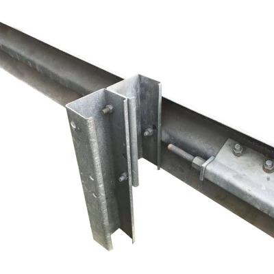 China Hot Dip Galvanized W Beam Highway Guardrail H Post voor veilige snelwegbouw Te koop