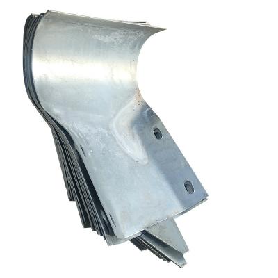 中国 S235JR S355JRのためのガルバン化および粉末で覆われたWビーム高速道路ガードレイル 販売のため