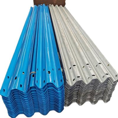 China Buitenverkeersleiding Q235 Q345 Staal W Beam Highway Guardrail System voor op maat Te koop