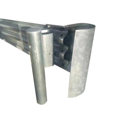 China Segurança rodoviária Barreira de aço galvanizado com revestimento em pó e alta durabilidade à venda