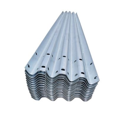 China 3D gelast gebogen paneel Highway Guardrail AASHTO M-180 Standard ISO9001 2008 Gecertificeerd Te koop