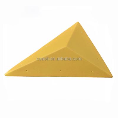 Cina Materiale GRP giallo per pareti di bouldering Volumi per arrampicata all'interno in vendita