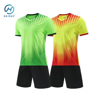 Chine Ensemble de maillot de football personnalisable Vert Rouge Dégradé Logo d'équipe à vendre