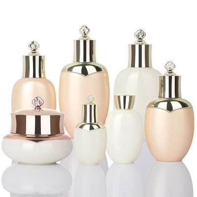 Cina Imballaggio unico del vestito di Skincare della bottiglia della lozione del toner del barattolo 100ml 120ml 150ml della crema di fronte 50ml dell'oro di lusso in vendita