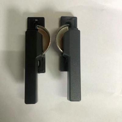 Cina 61g di alluminio porta scorrevole finestra luna mezzaluna lucchetto chiusura con caratteristiche di sicurezza in vendita