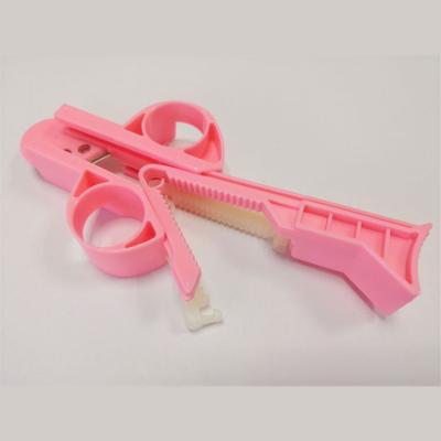 Cina Factory Wholesale plastic scissor medical disposable umbilical cord clamp cutter in vendita