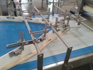 중국 기계 자동장치 3000 - 6000 Pcs/H 18 - 30 센티미터를 만드는 주문품 파라타 판매용