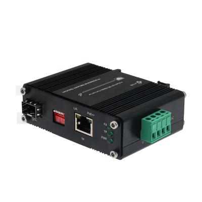 China Micro Industrial 10G 802.3at PoE Media Converter with Auto MDI/MDI-X Function for sale