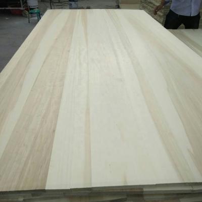 中国 3mm-50mm マシッドウッドポップルの直面板 湿度8%~12%と480~510kg/m3 販売のため