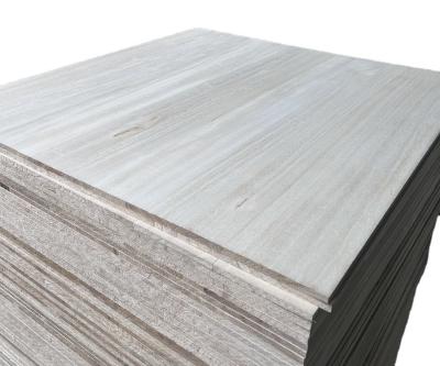 Cina FSC certificato pannello da tavolo in legno di paolownia in 2440x1220 o 1200x600 o dimensioni personalizzate in vendita