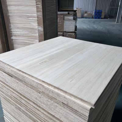 Cina Tavolo da tavolo in legno di taglia personalizzata con pannello di paolownia sbiancato e taglia 2440x1220 o 1200x600 in vendita