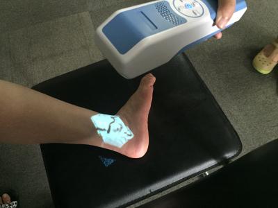 中国 人間に無害な850 nmのほぼ赤外線ライトが付いている小型携帯用手持ち型のInfaredの静脈のファインダーの静脈のロケータ 販売のため