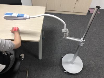 中国 人間に無害な850 nmのほぼ赤外線ライトが付いている小型携帯用手持ち型のInfaredの静脈のファインダーの静脈のロケータ 販売のため