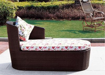 Cina Chaise longue dell'interno del rattan della mobilia del patio con il cuscino del fiore in vendita