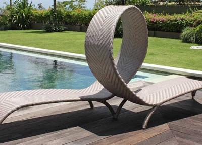 Cina Doppie chaise-lounge delle chaise di Sun del rattan del PE di stile per la piscina in vendita