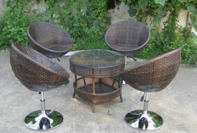 Cina Antivari di vimini economico ha messo 4 insiemi di Antivari del rattan di Seater con la Tabella del deposito in vendita