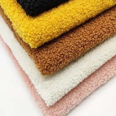 Cina Materiale anteriore 100% poliestere tessuto Sherpa Teddy riciclato sostenibile per tessile domestico in vendita