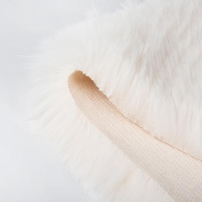 China Gepersonaliseerde kleuren Lichaam Fake bont Stof Gebreide 100% polyester voor damesjaskleding Te koop
