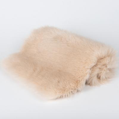 China Zacht 100% polyester, vals konijnenvelstof voor winterponchos en damespulsen Te koop