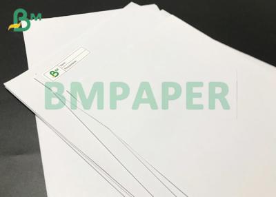 中国 オフセットのテキストのためのジャンボ ロールスロイス40# 60#の光沢が無く白い印刷紙シート 販売のため
