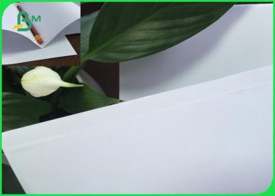 China Fabricantes de papel revestidos brillantes brillantes sin recubrimiento 70g 80g de la impresión en offset en venta