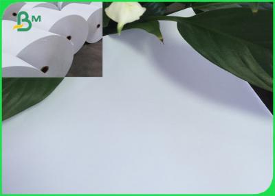 China Fabricantes de papel revestidos brillantes brillantes sin recubrimiento 70g 80g de la impresión en offset en venta