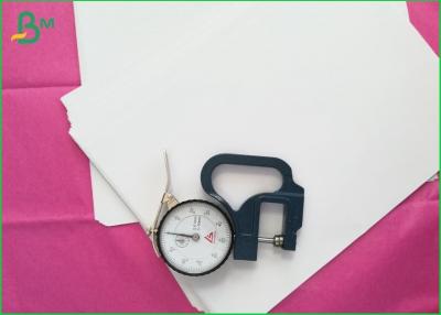 China Papel revestido brillante sin recubrimiento reciclado de impresión en offset con el brillo del 95% - del 98% en venta