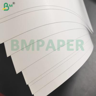 中国 C1S クロム紙 片側に光り輝くコーティング 70gm ラベル印刷用 販売のため