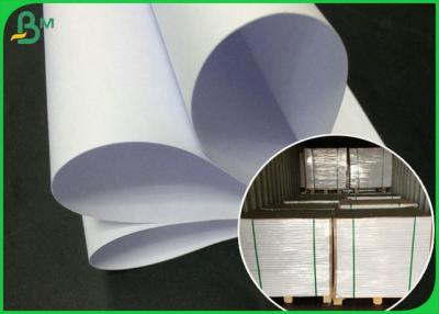 China Rolo sem revestimento branco do papel de Woodfree da espessura diferente com bom pacote à venda