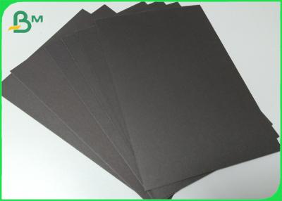 Cina Strati riciclabili della carta del cartone del nero 250g con la buona piegatura in vendita