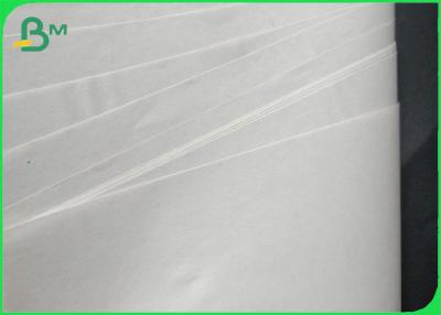 中国 再生利用できる滑らかな表面の灰色の新聞用紙のペーパー ロール45g 48.8g 販売のため