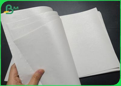 中国 再生利用できる滑らかな表面の灰色の新聞用紙のペーパー ロール45g 48.8g 販売のため