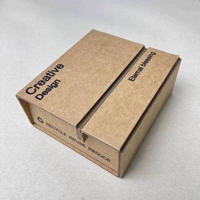 Brown natural kraft paper folding jewelry box with tab closure