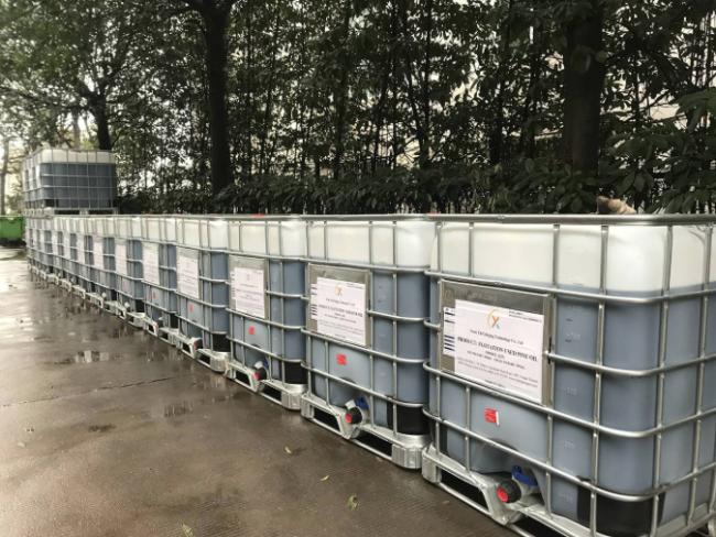 Q25 flotation foam product in container