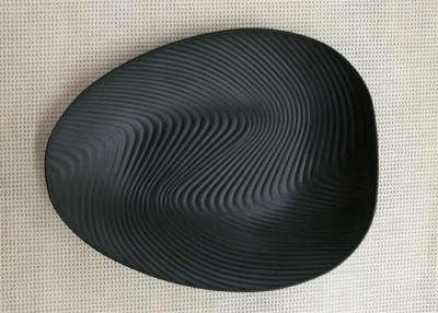 Chine La vaisselle d'imitation de porcelaine place le Coréen - dénommez le finissage à ondulations noir de couleur de plat à vendre