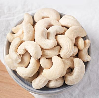 Cina Wholesale Roasted Cashew Nuts High Quality Delicious Without Shell in vendita