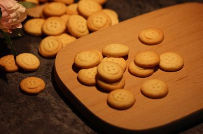 中国 100g Abernathy Cookies With Certificate MOQ 100CTN Sweet Taste Various Vitamins 販売のため