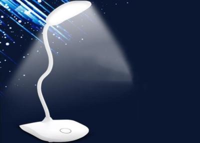 Cina Lampada di scrittorio ricaricabile del regalo elettronico adorabile LED con il livello di luminosità della porta USB tre in vendita