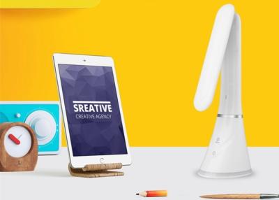 Cina Lampada da tavolo pieghevole della lettura dei regali elettronici LED di divertimento di studio per gli studenti in vendita