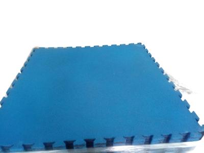 중국 퍼즐 엣지 고무 융합 바닥 타일 빨간색 / 파란색 복합 고무 바닥 판매용